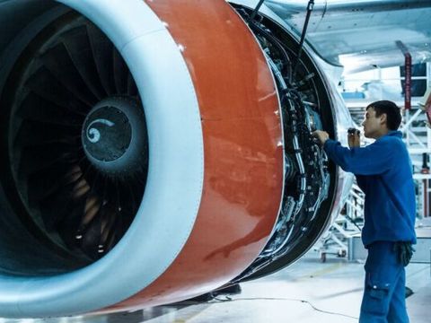 ¿Quieres trabajar en el aeropuerto? ¡Estudia esto! - Cesur Formación