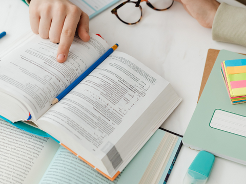 Becas CAM, solicítala y estudia gratis en Madrid|Cesur FP®